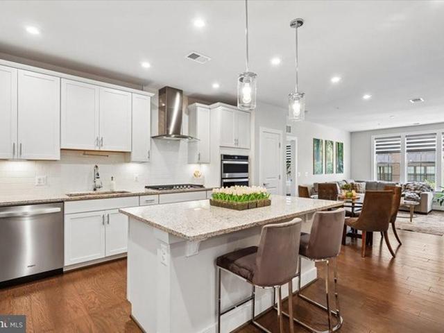 2319 Field Point Rd Apt 203, Oak Hill, VA 20171