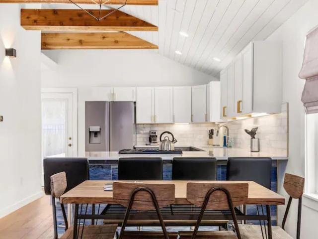 2319 Santa Rita St