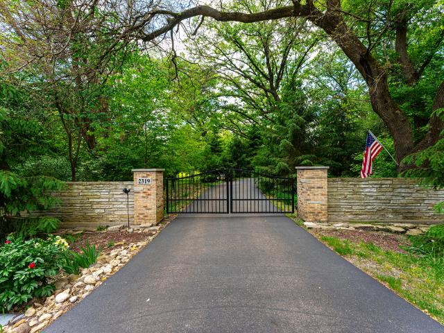 2319 Thompson Road