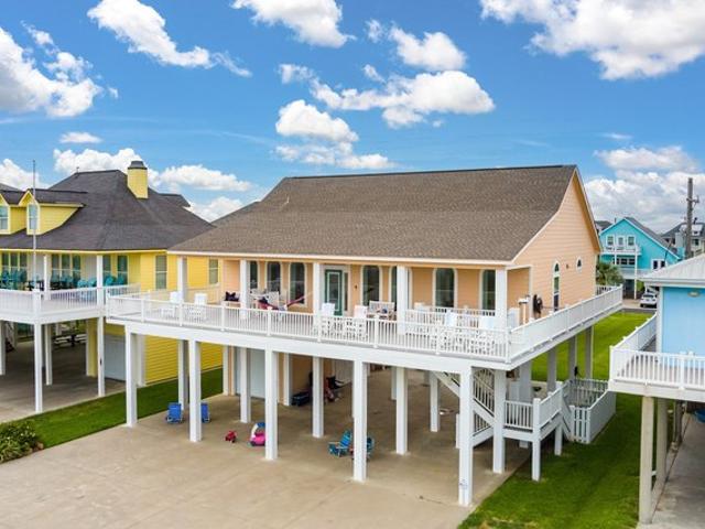 2319 Trinidad Dr, Port Bolivar, TX 77650
