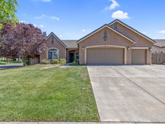 2319 W Tyler Ave, Visalia, CA 93291