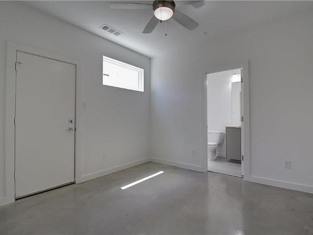 2310 N Carroll Avenue # 105