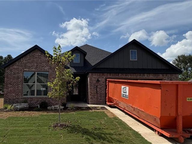 2310 N Lexington St, Siloam Springs, AR 72761