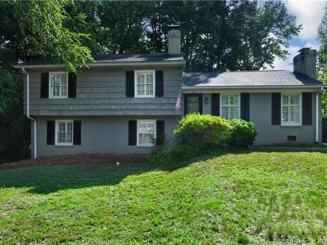 2310 Danbury Rd, Greensboro, NC 27408