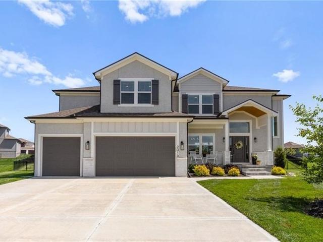 2310 SW Serena Pl, Lee's Summit, MO 64082