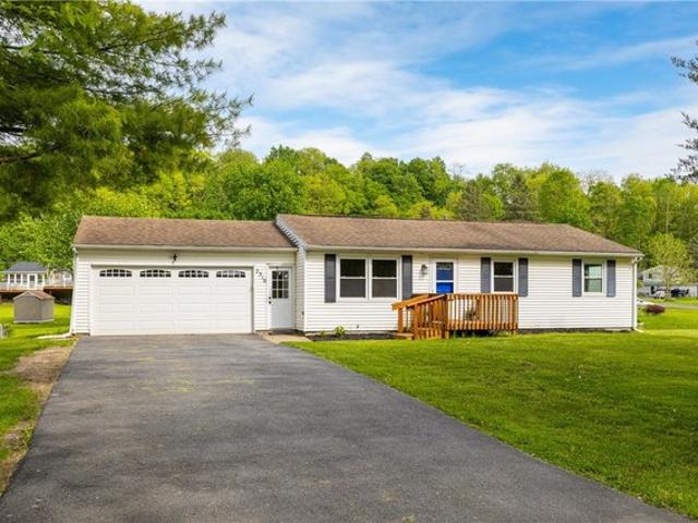 2310 Timberline Dr, Macedon, NY 14502