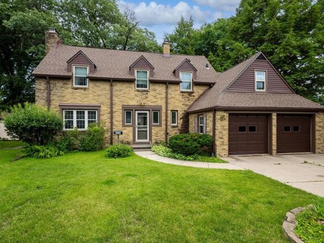2310 16th Ave, Moline, IL 61265