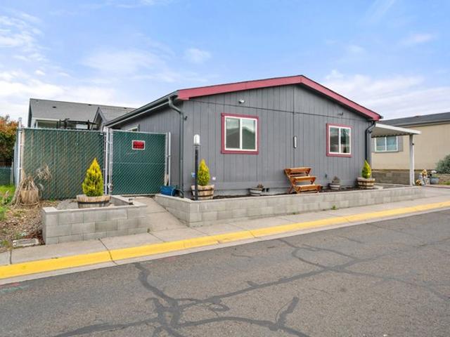 2311 Lara Ln, Central Point, OR 97502