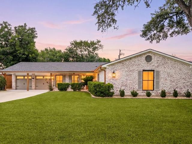 2311 Stoney Brook Dr, Houston, TX 77063