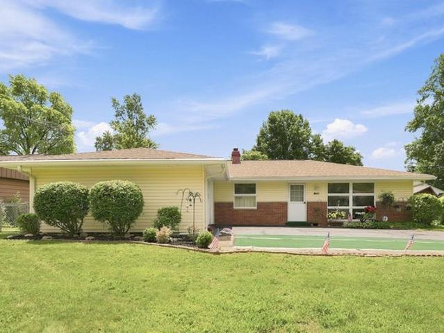 2311 W Surrey Dr, Muncie, IN 47304