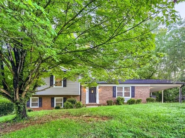 2312 Barnsley Ct, Winston Salem, NC 27106