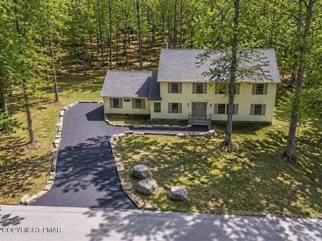2312 Cramer Ct, Bushkill, PA 18324