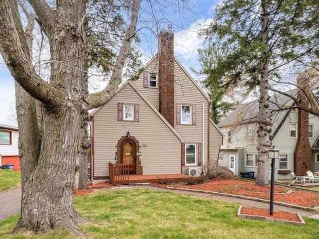 2312 E 8th St, Duluth, MN 55812