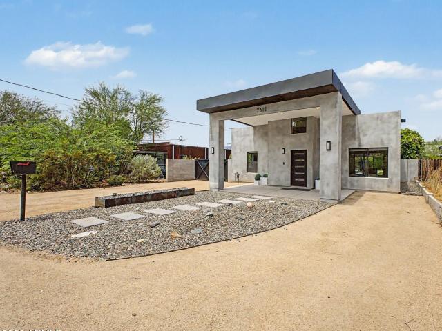 2312 E Curnow Drive