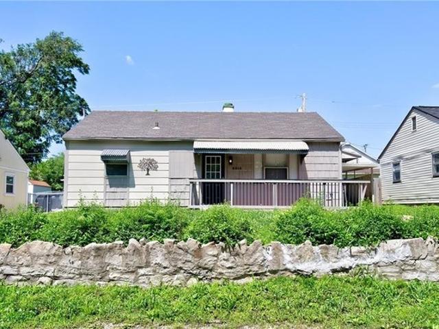 2312 Englewood Ct, Independence, MO 64052