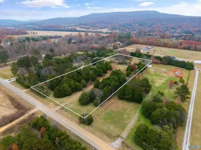 2312 HURRICANE CREEK RD, GURLEY, AL 35748