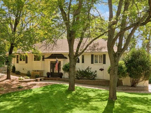 2312 Sheridan Hills Rd, Wayzata, MN 55391