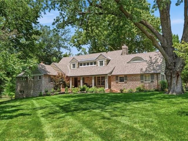 2312 Tomahawk Rd, Mission Hills, KS 66208