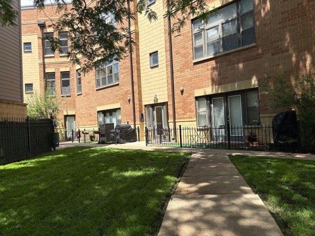 2312 W Bloomingdale Ave Apt B, Chicago, IL 60647
