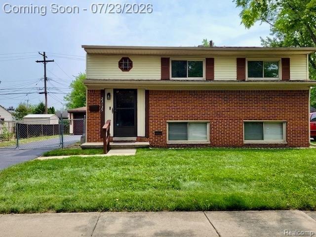 23135 Candace Dr, Rockwood, MI 48173