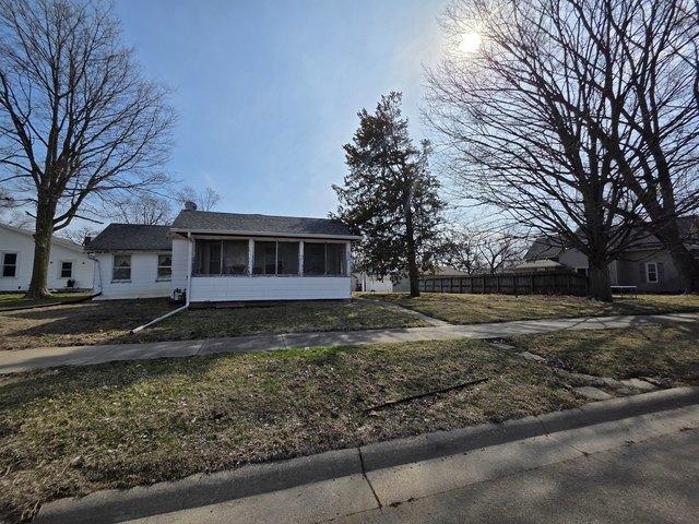 2313 N 7th St, Clinton, IA 52732