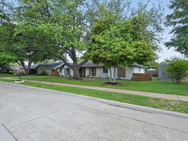 2313 Claridge Circle