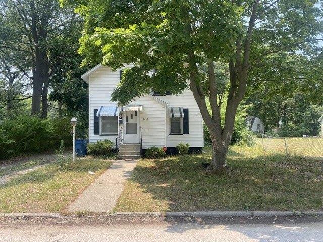 2313 Riordan St, Muskegon, MI 49444