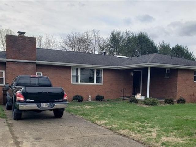2313 Rockland Ave, Belpre, OH 45714