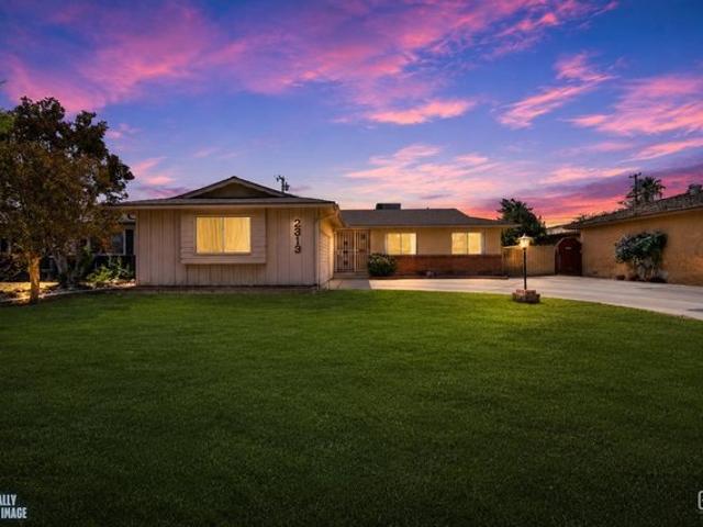 2313 S Woolard Dr, Bakersfield, CA 93304