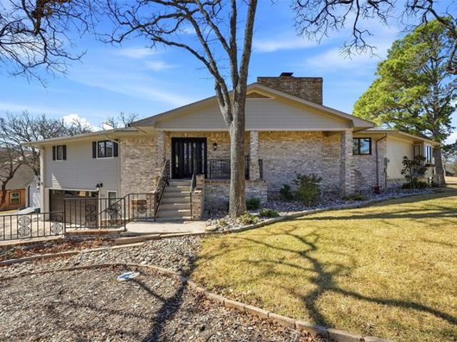 231 Cayuga Trl, Lake Kiowa, TX 76240