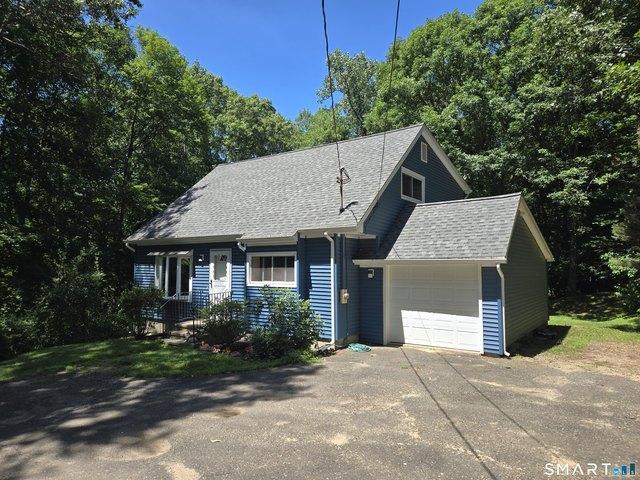 231 Crestwood Dr, Naugatuck, CT 06770