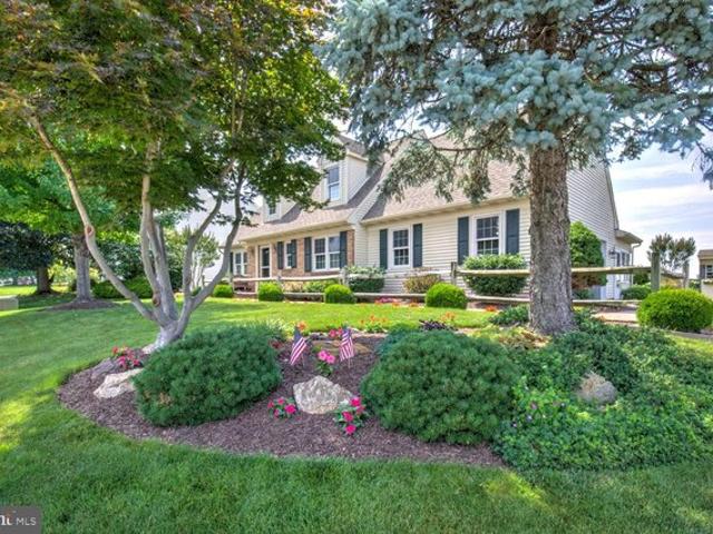 231 Cypress Ln, New Holland, PA 17557