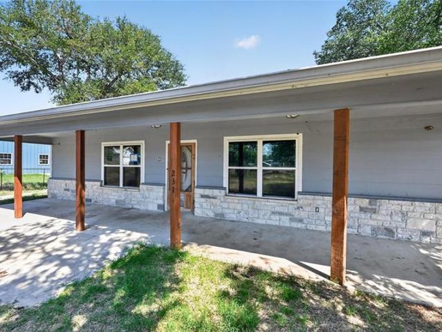 231 Deer Dr, Sunrise Beach, TX 78643