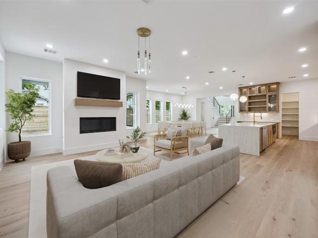 231 E 26th Street