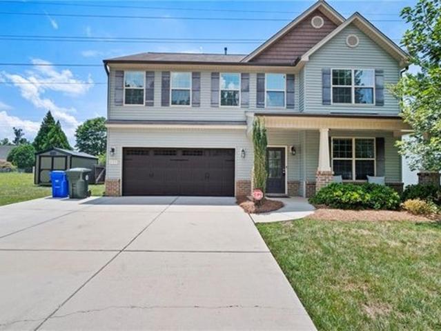 231 Fair Oaks Ct, Mebane, NC 27302