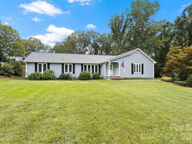 231 Kimberly Ann Dr, Hendersonville, NC 28792