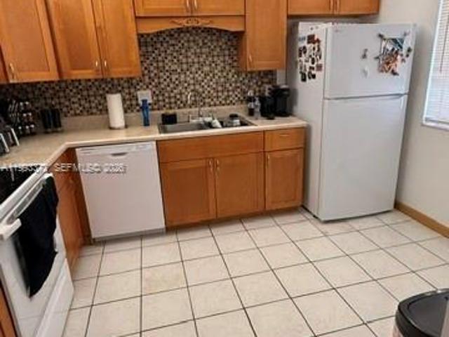 231 Lakeview Dr, Unit 204, Weston, FL 33326 | MLS #A11993