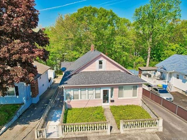 231 Macauley Ave, Waterbury, CT 06705