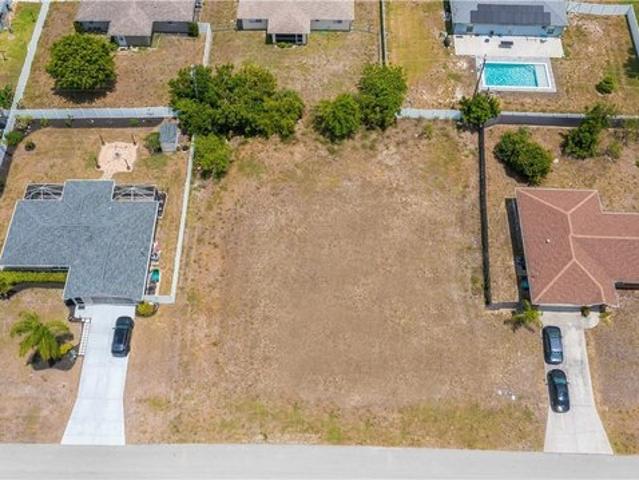 231 NE 9th Pl, Cape Coral, FL 33909