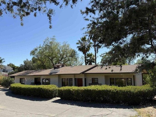 231 S Stage Coach Ln, Fallbrook, CA 92028