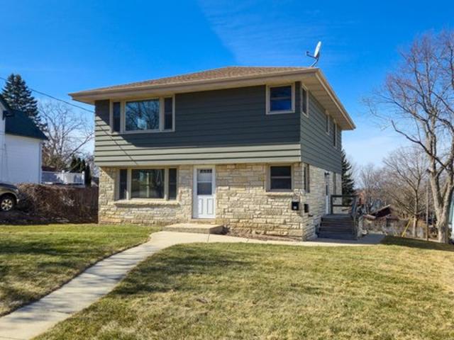 231 Prospect Ave, Pewaukee, WI 53072