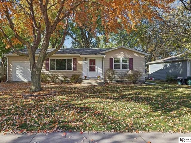 231 Redwood Ln, Lincoln, NE 68510