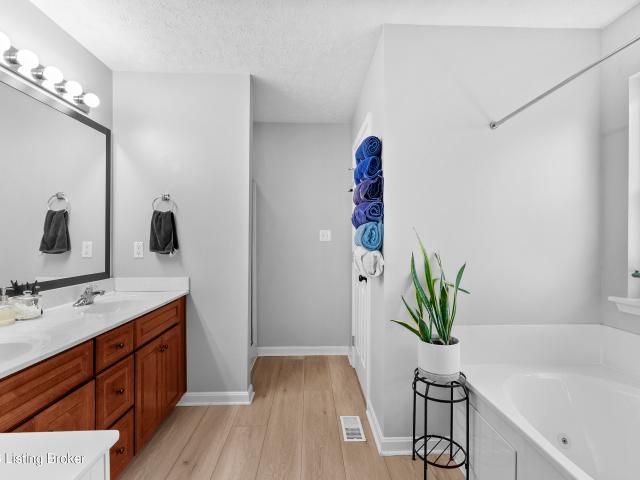231 River Edge Dr