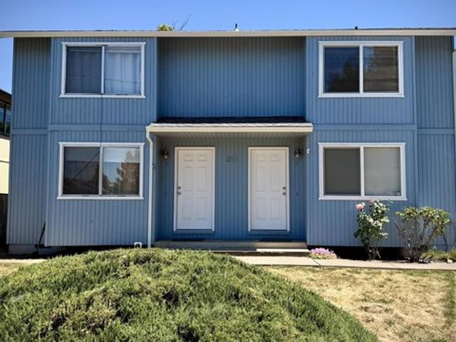 231 W Bolz Rd, Phoenix, OR 97535