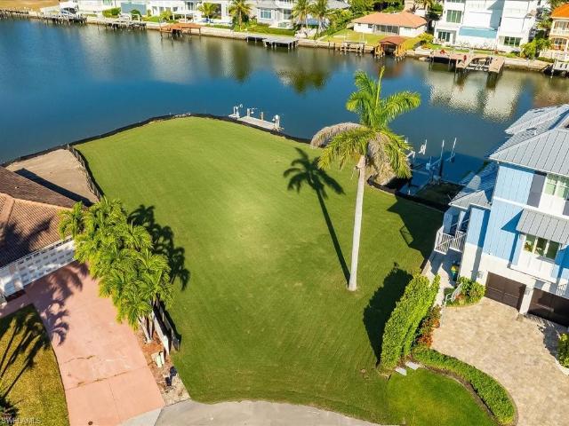 231 Trade Winds Ave, Naples, FL 34108 | MLS #225080