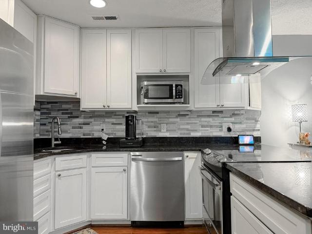 23242 Chestnut Oak Court # 9E