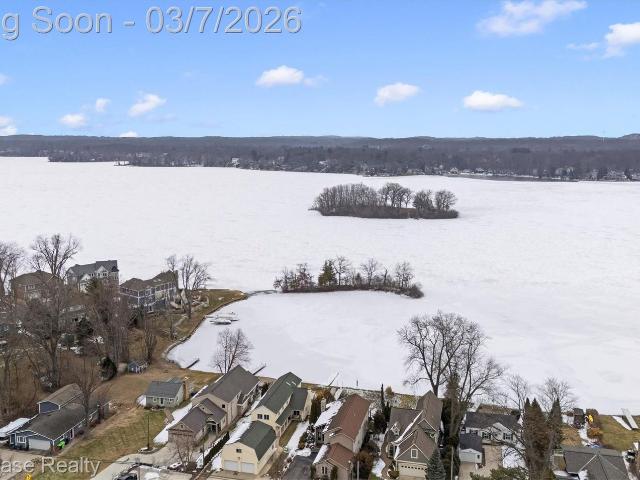 2324 N Duck Lake Road, Highland Charter Township, US, MI