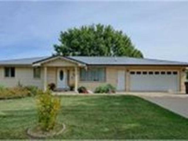 2324 Briarwood Dr, Asbury, IA 52002