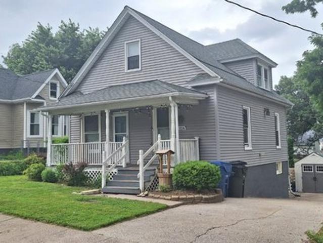 2324 E High St, Davenport, IA 52803