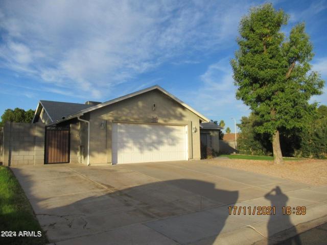 2324 W Highland Court